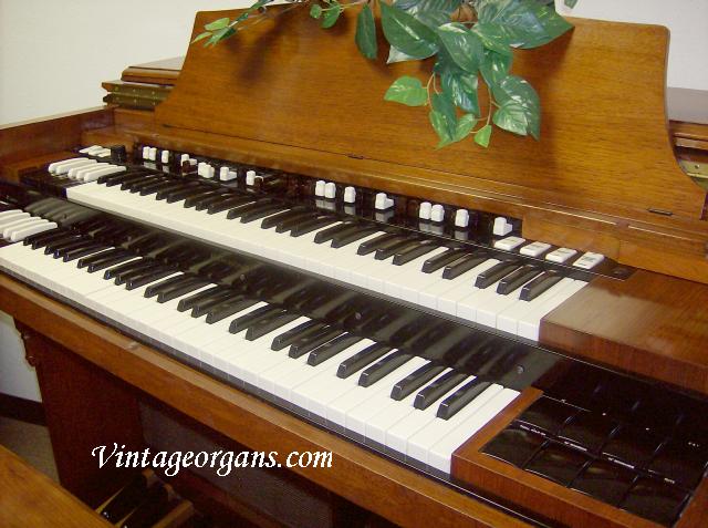 Vintage Hammond Church Organs - Hammond D-152, Leslie 51