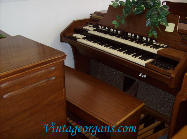 Vintage Hammond Church Organs - '68 Hammond D-152 TOP OF THE LINE & 22H ...
