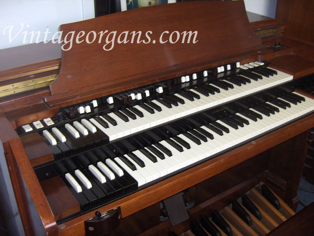 Vintage Hammond Church Organs - Hammond RT-3 Leslie 145