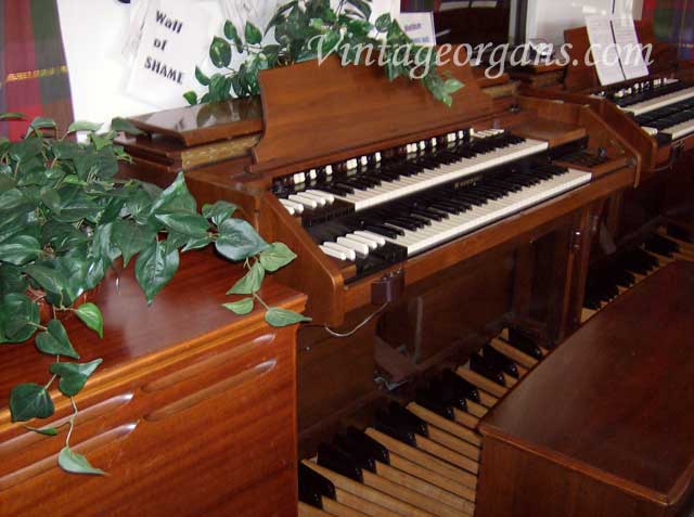 Vintage Hammond Church Organs - RT-3, Leslie 45 very nice