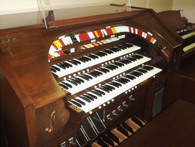 Vintage Hammond Church Organs - Rodgers 333 Theatre Organ